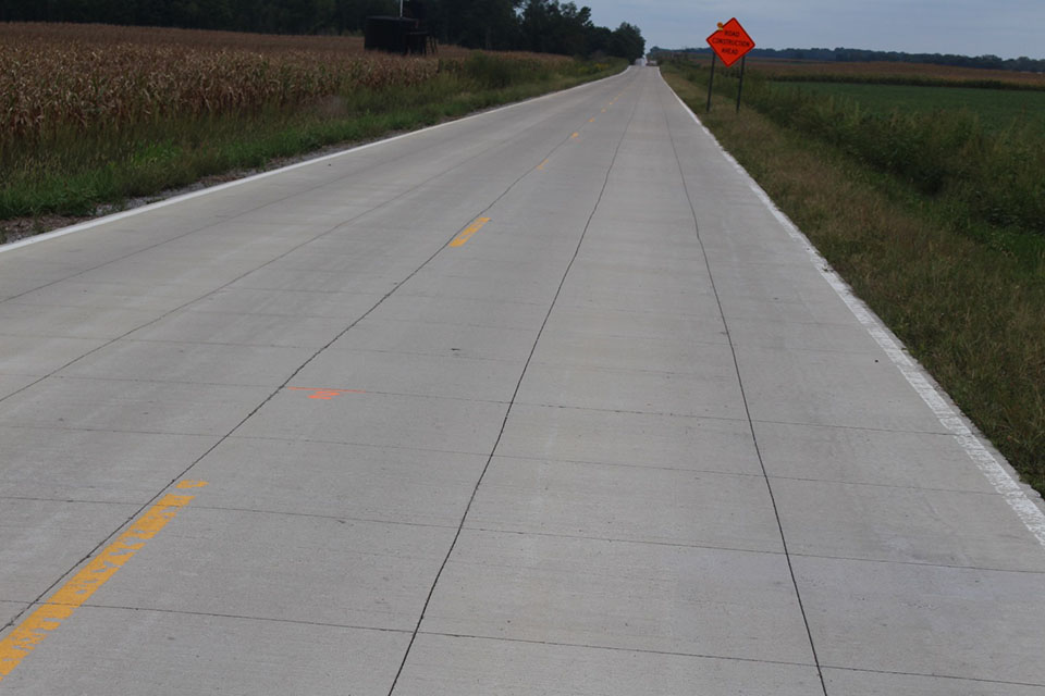 Performance of ultra-thin whitetopping pavements in Illinois evaluated ...