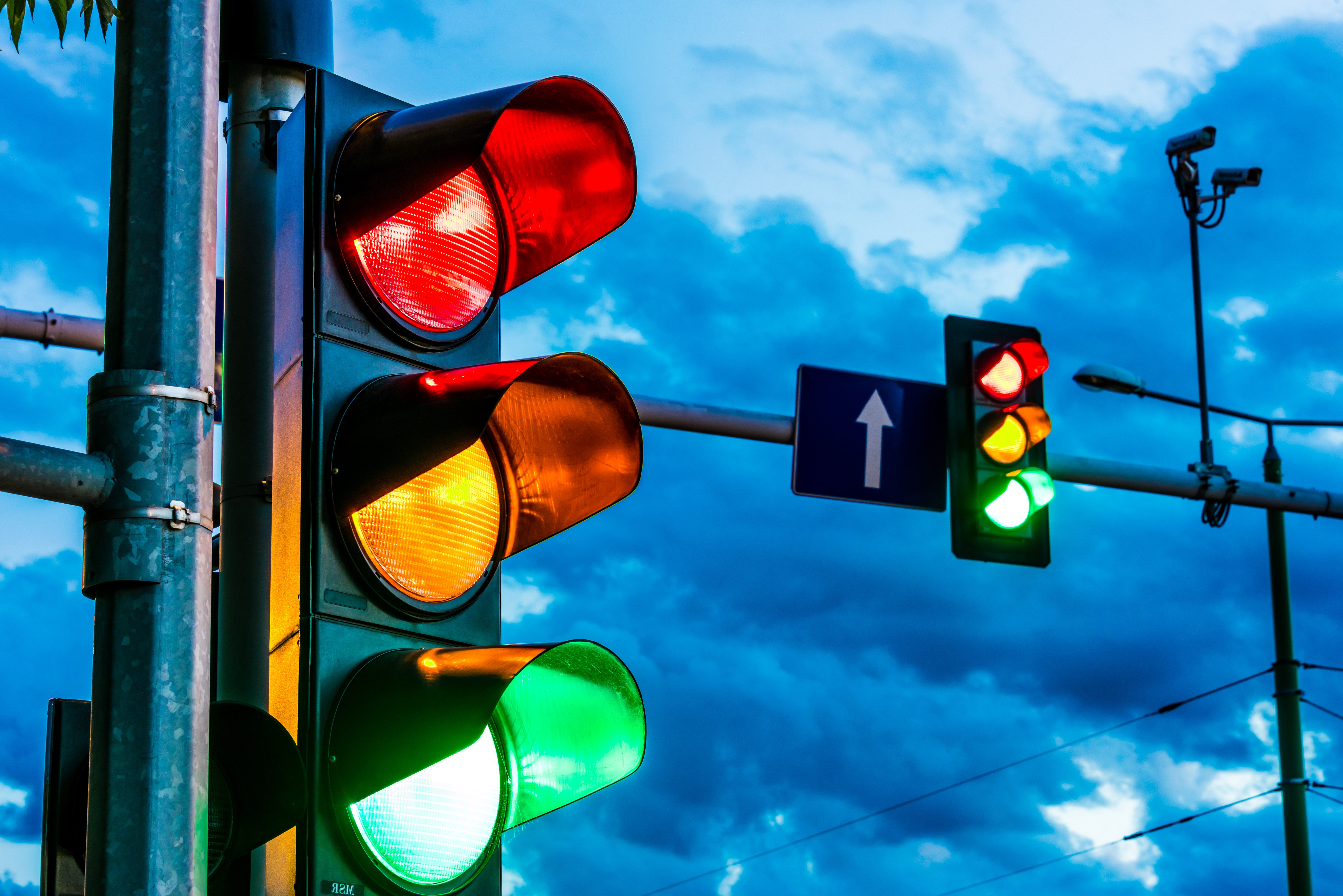 Lighting the way: Strategic solutions for smarter traffic signals ...